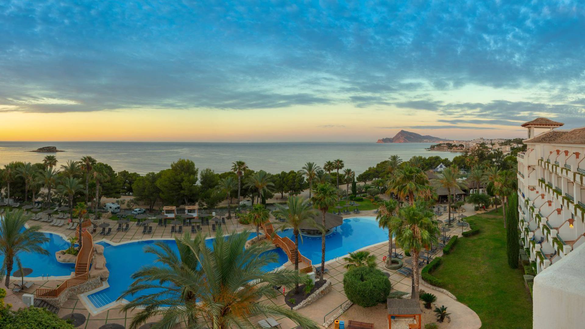 Pool Day + Comida | SH Hoteles